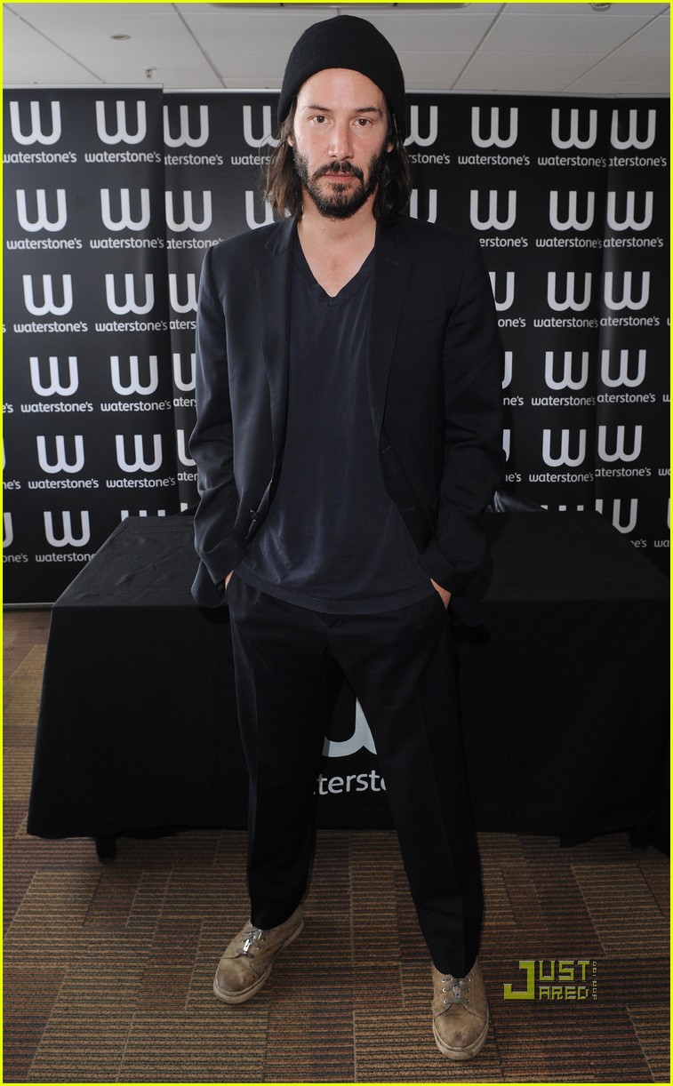 Keanu Reeves: 'Ode to Happiness' Book Signing!: Photo 2553939 | Keanu ...