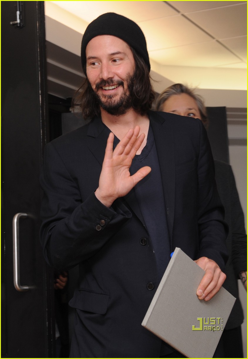 Keanu Reeves: 'Ode to Happiness' Book Signing!: Photo 2553946 | Keanu ...