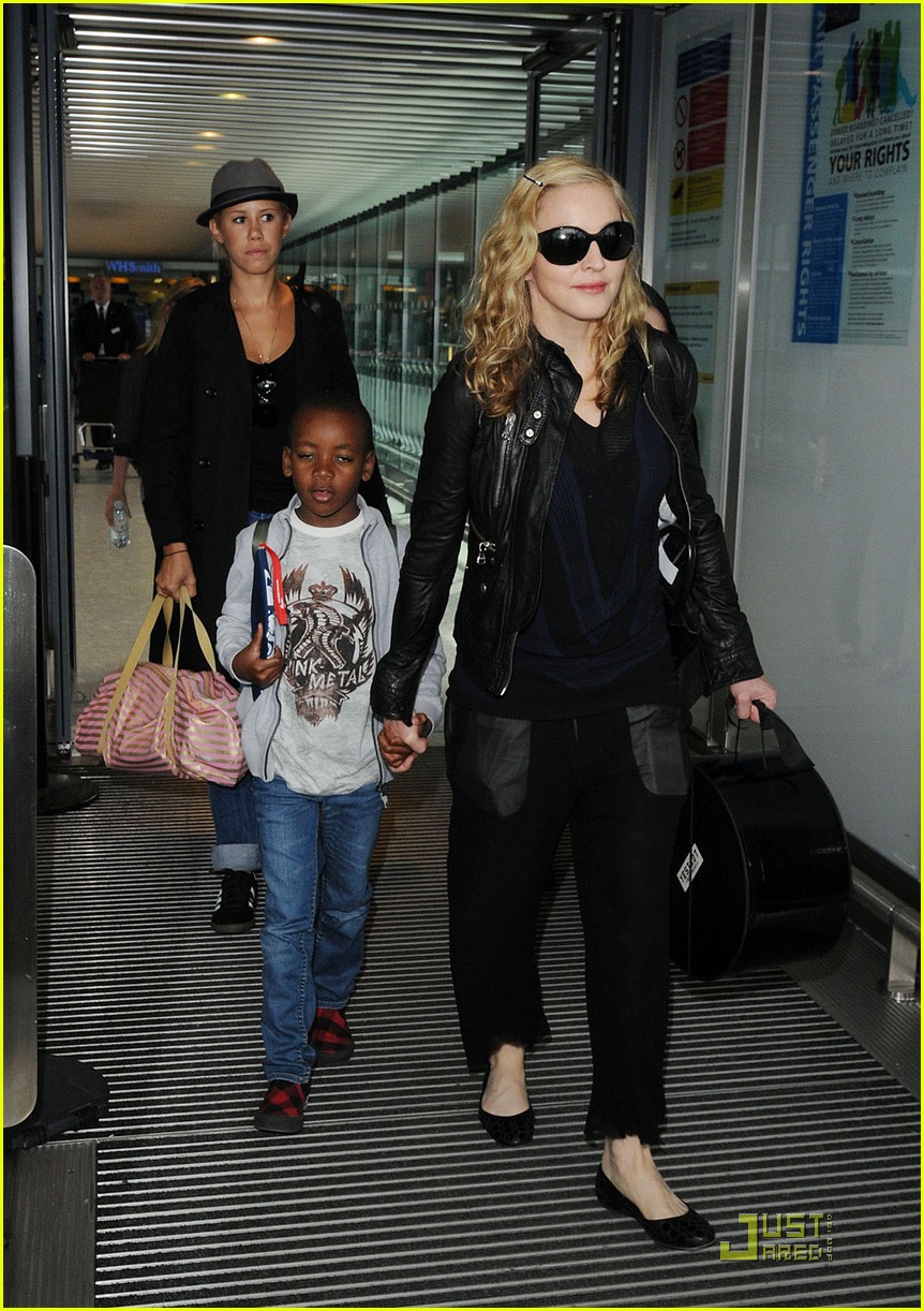 Madonna: Heathrow Airport with David & Rocco!: Photo 2554593 ...