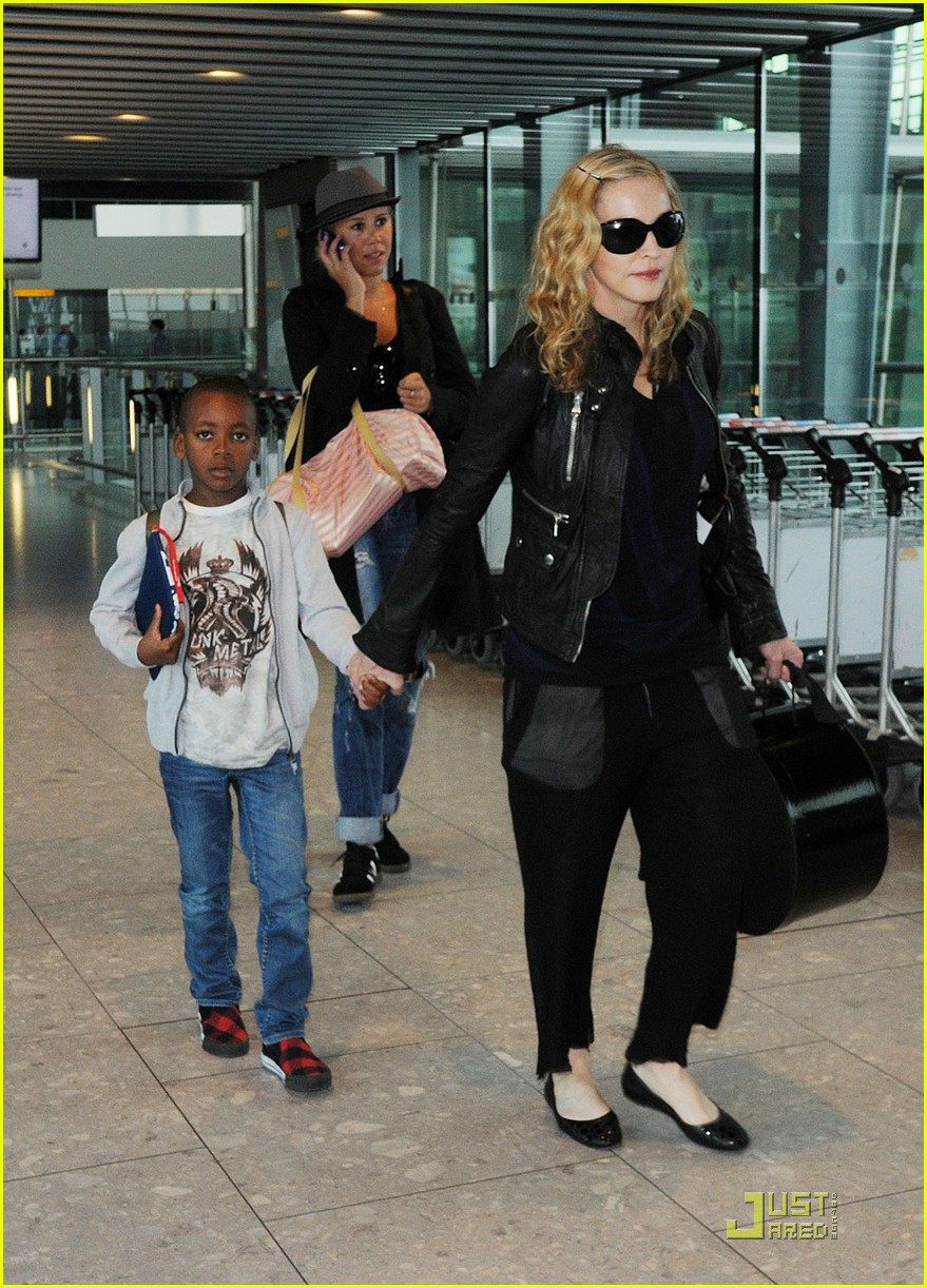 Madonna: Heathrow Airport with David & Rocco!: Photo 2554598 ...