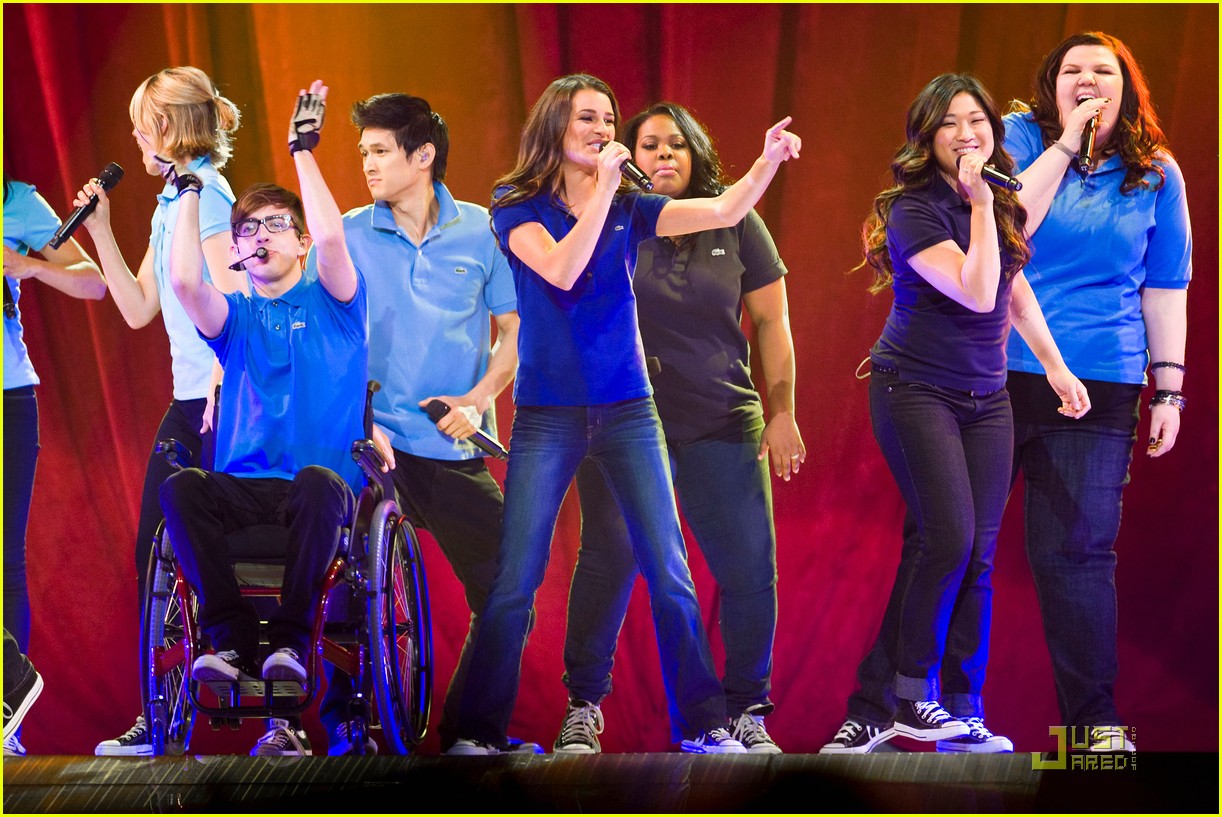 Gwyneth Paltrow: Glee Concert Surprise Performance!: Photo 2553263 ...