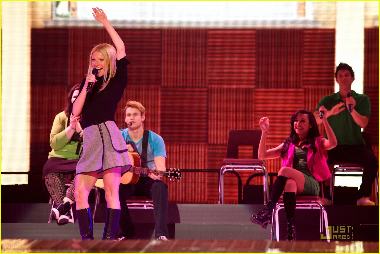 Gwyneth Paltrow: Glee Concert Surprise Performance!: Photo 2553266 ...