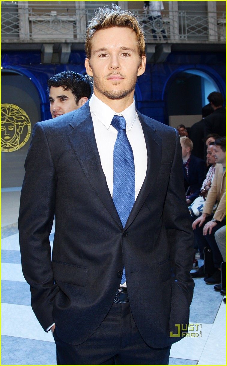 Zachary Quinto: Versace Fashion Show with Ryan Kwanten!: Photo 2553988 ...