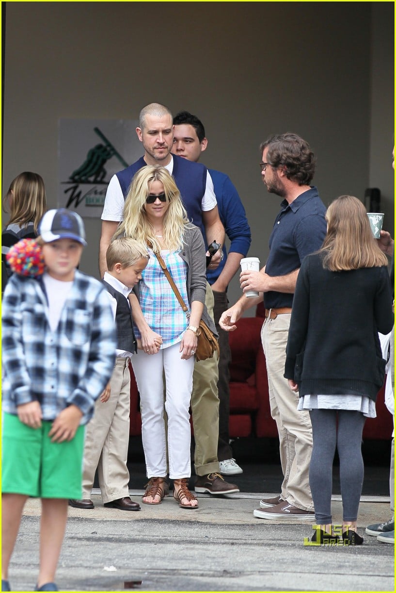 Reese Witherspoon: Father's Day Church Service: Photo 2553656 ...