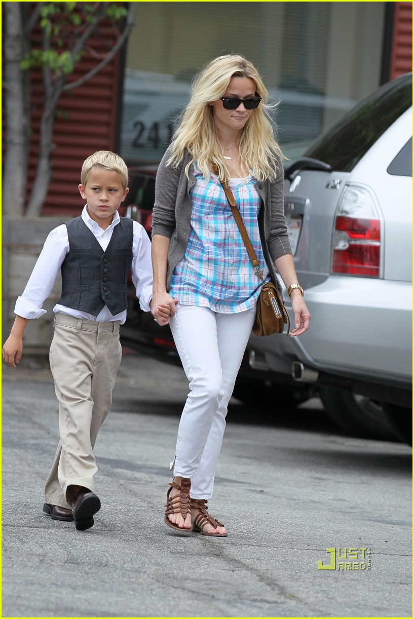 Reese Witherspoon: Father's Day Church Service: Photo 2553659 ...