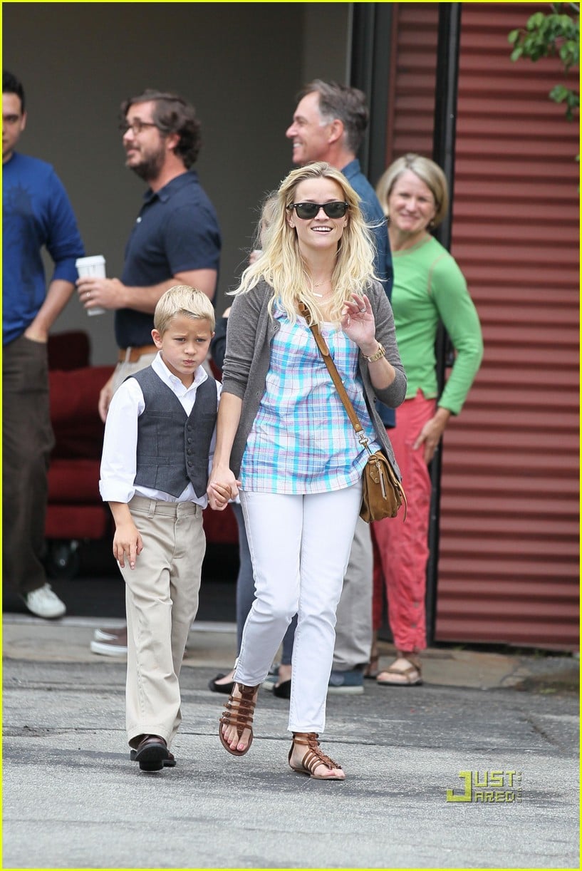 Reese Witherspoon: Father's Day Church Service: Photo 2553667 ...