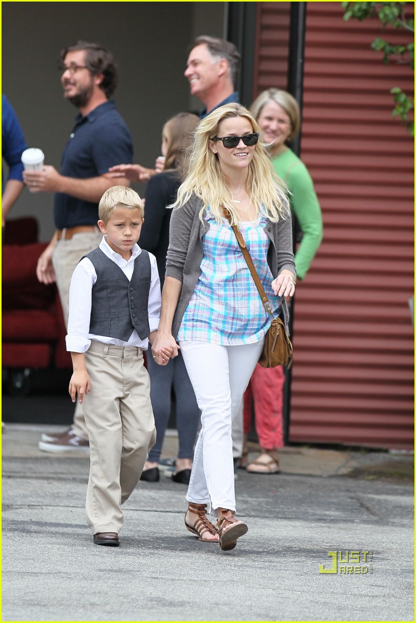 Reese Witherspoon: Father's Day Church Service: Photo 2553671 ...
