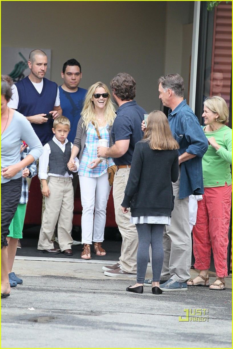 Reese Witherspoon: Father's Day Church Service: Photo 2553674 ...