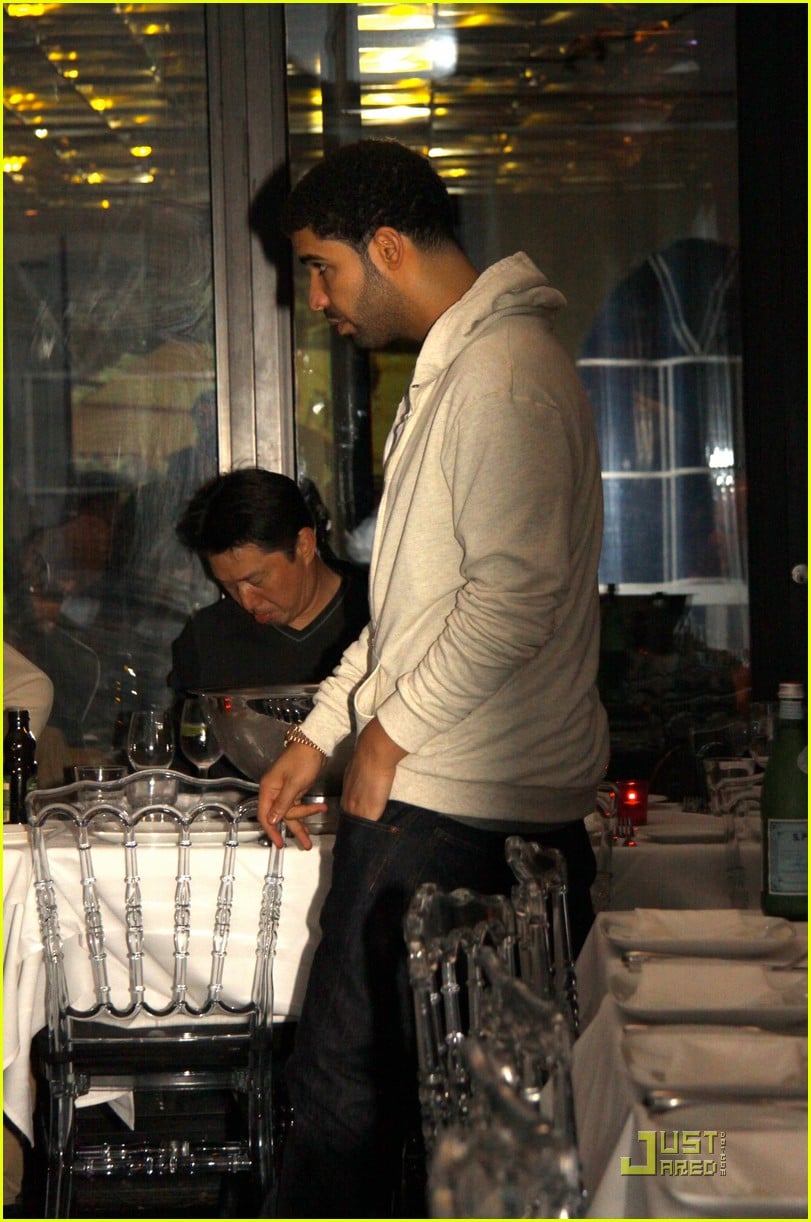 Rihanna: Dinner Date with Drake!: Photo 2551901 | Drake, Rihanna Photos ...