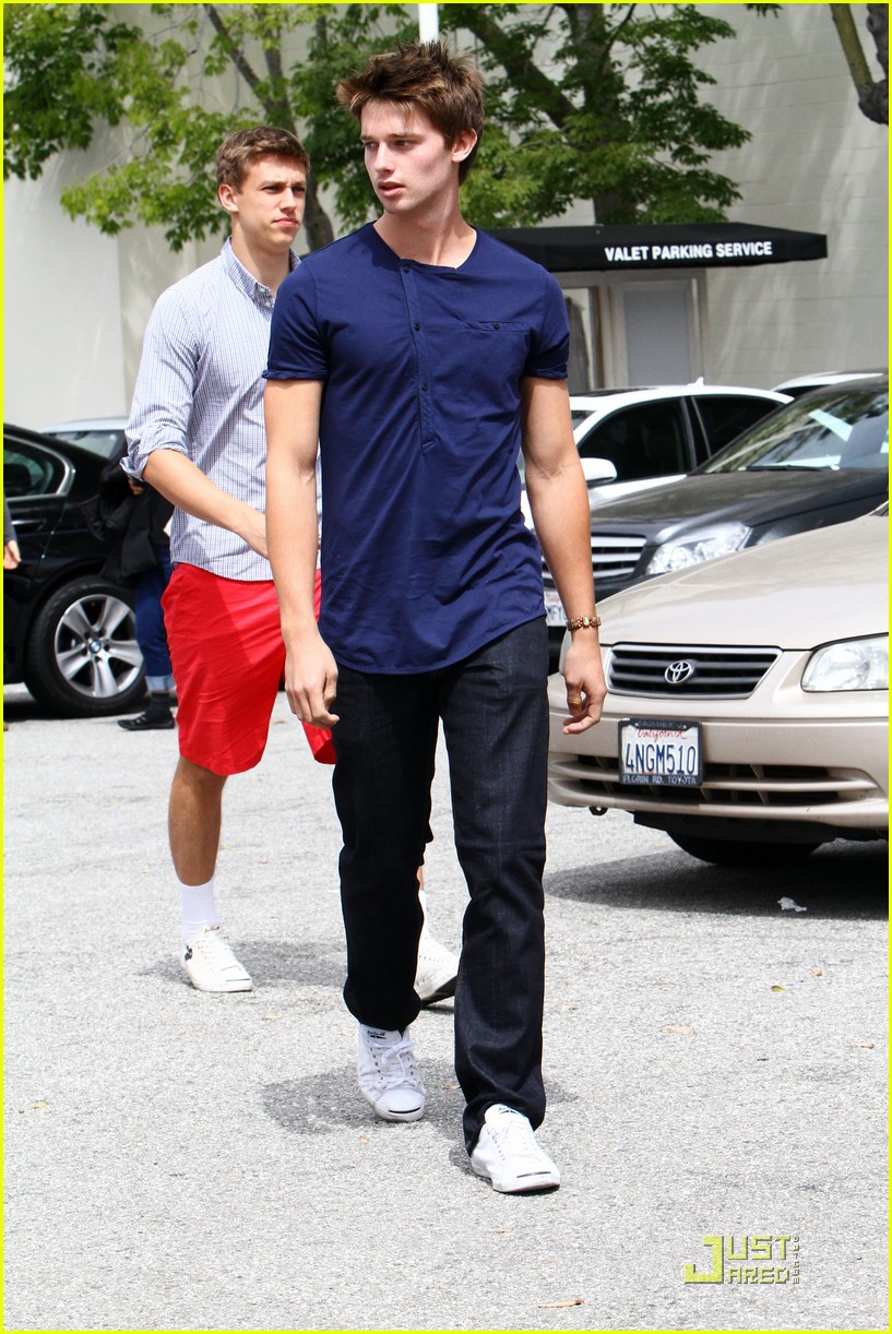 Maria Shriver Hikes, Patrick & Arnold Schwarzenegger Lunch: Photo ...