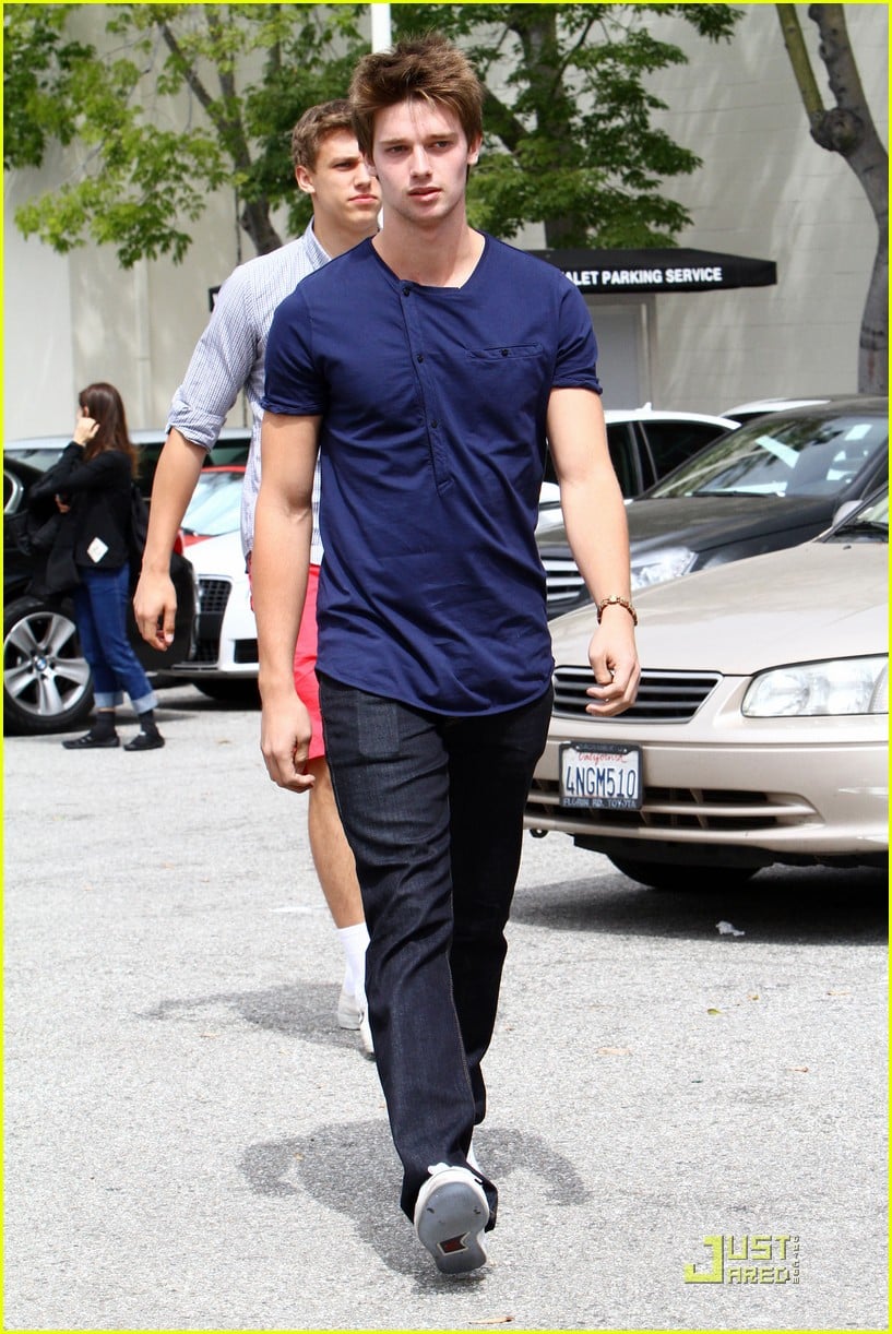 Maria Shriver Hikes, Patrick & Arnold Schwarzenegger Lunch: Photo ...