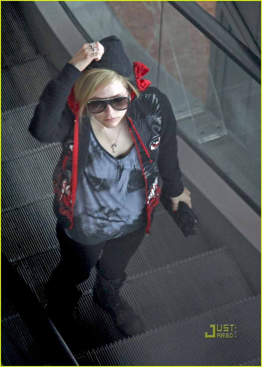 Avril Lavigne: New Fragrance Almost Done!: Photo 2557853 | Avril ...