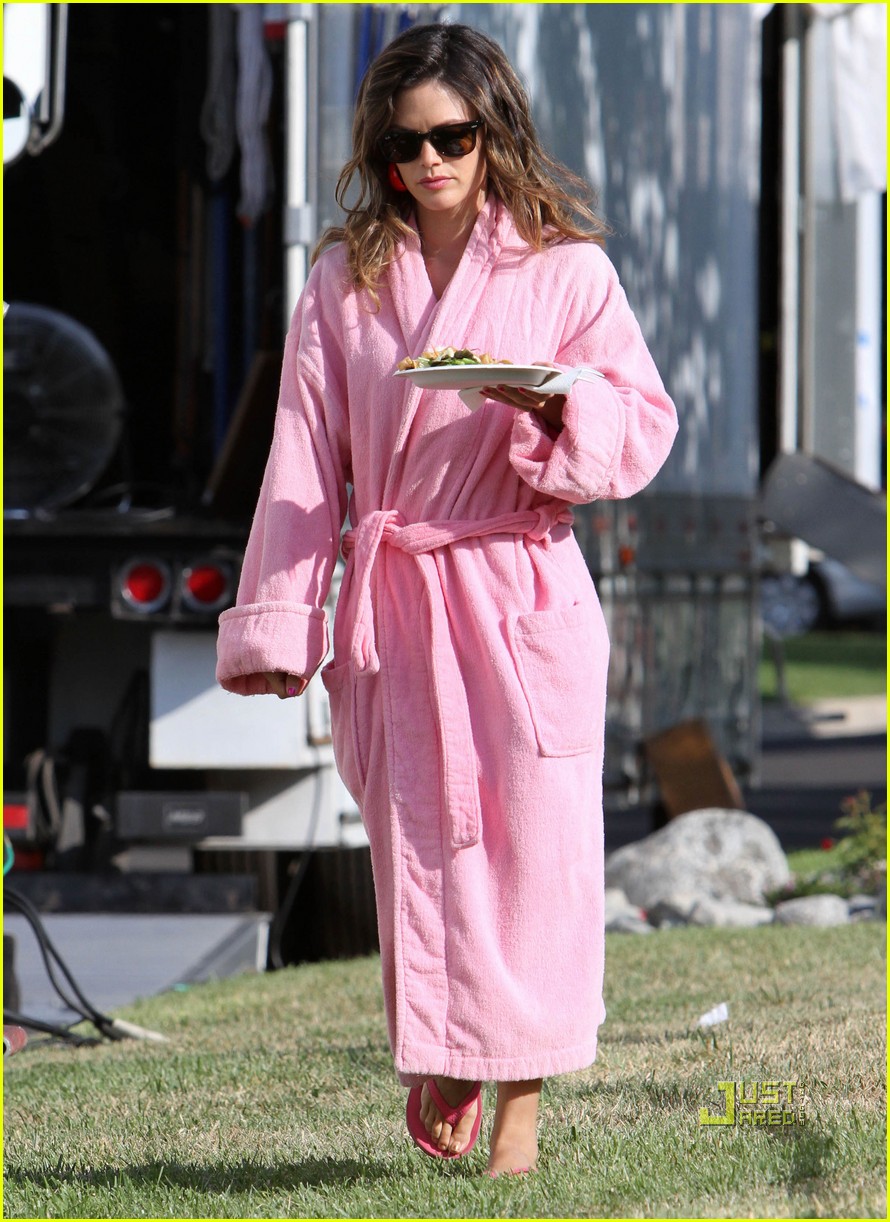 Rachel Bilson: Cropped Top & Daisy Dukes on Set!: Photo 2560621 ...