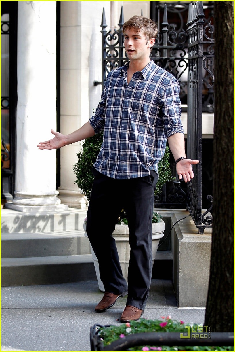 Chace Crawford & Elizabeth Hurley: 'Gossip Girl' Set! : Photo 2560455 ...