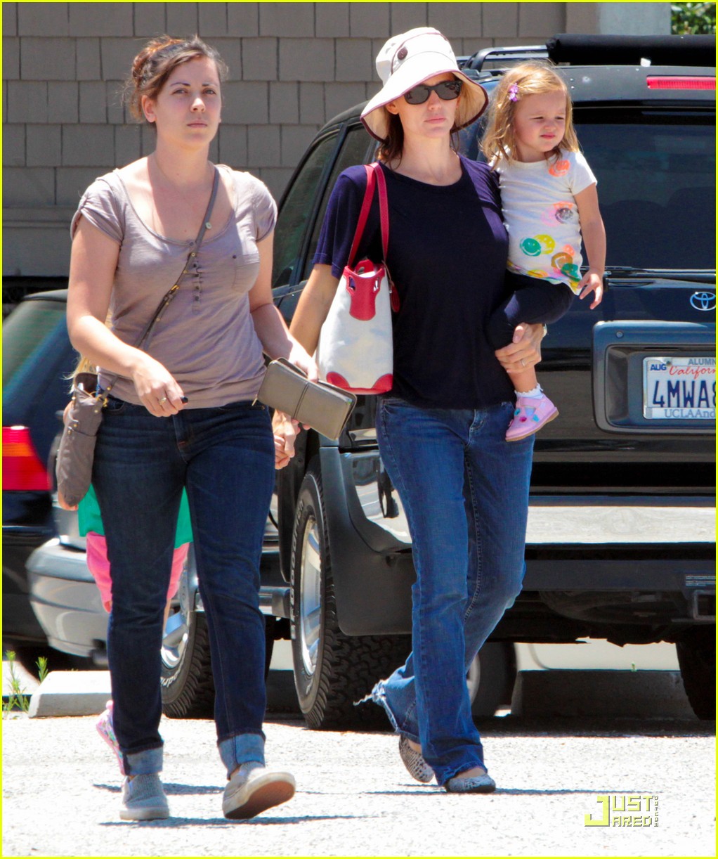 Jennifer Garner: Books and Cookies with the Girls!: Photo 2560205 | Ben ...
