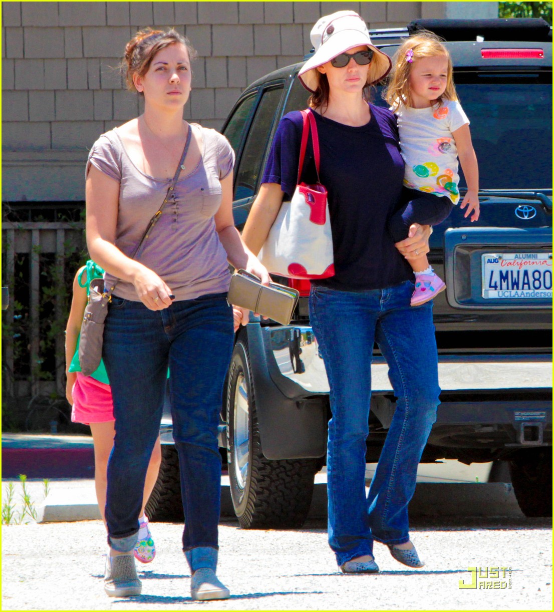 Photo: jennifer garner books cookies 08 | Photo 2560206 | Just Jared