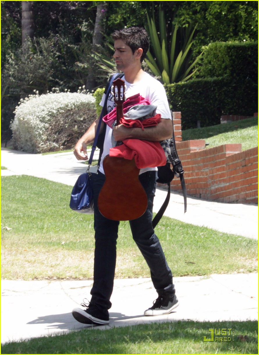 Adrian Grenier: 'Entourage' Final Season Trailer!: Photo 2559581 ...