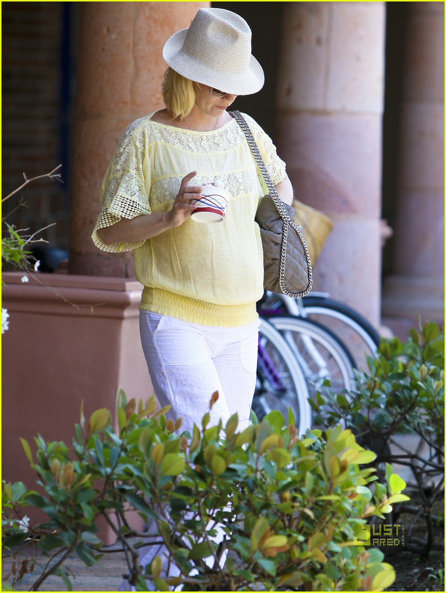 January Jones Screams for Ice Cream: Photo 2559463 | January Jones ...