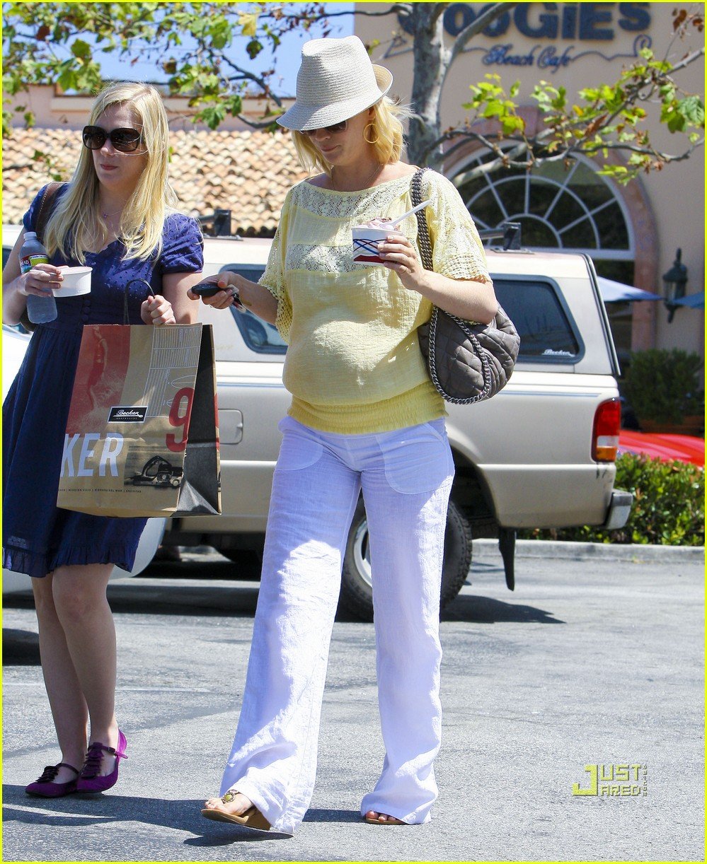 January Jones Screams for Ice Cream: Photo 2559473 | January Jones ...