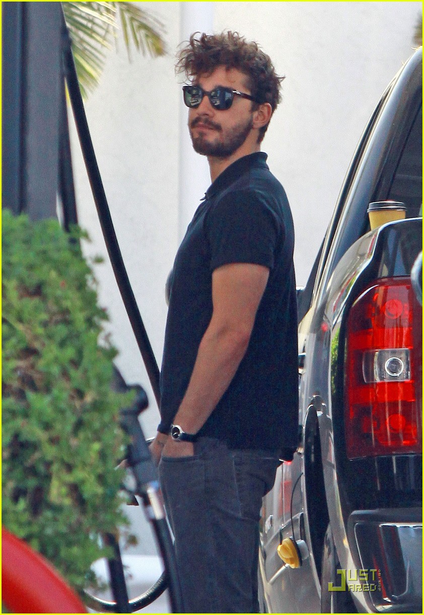 Shia LaBeouf: Gas Guy in Sherman Oaks: Photo 2562662 | Shia LaBeouf ...