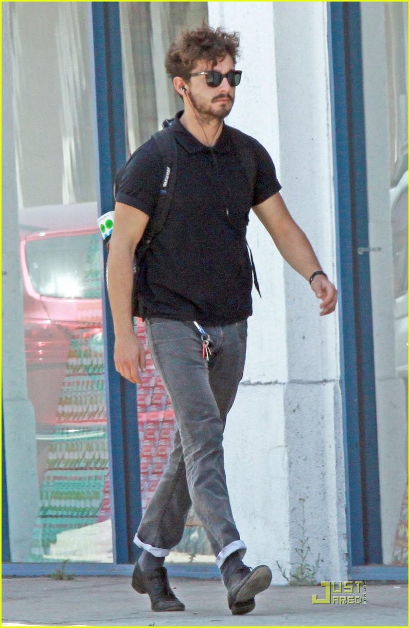 Shia LaBeouf: Gas Guy in Sherman Oaks: Photo 2562670 | Shia LaBeouf ...