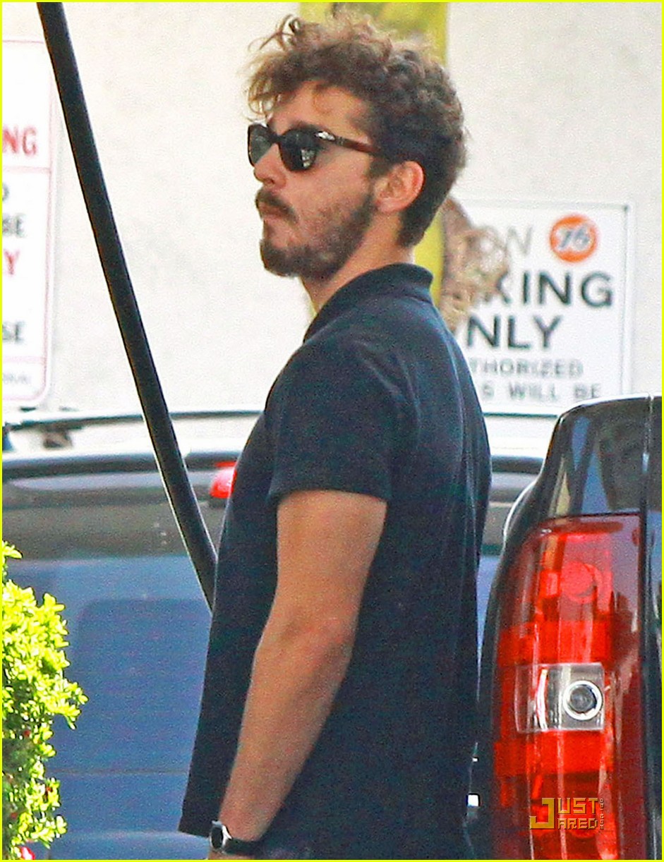 Shia LaBeouf: Gas Guy in Sherman Oaks: Photo 2562671 | Shia LaBeouf ...