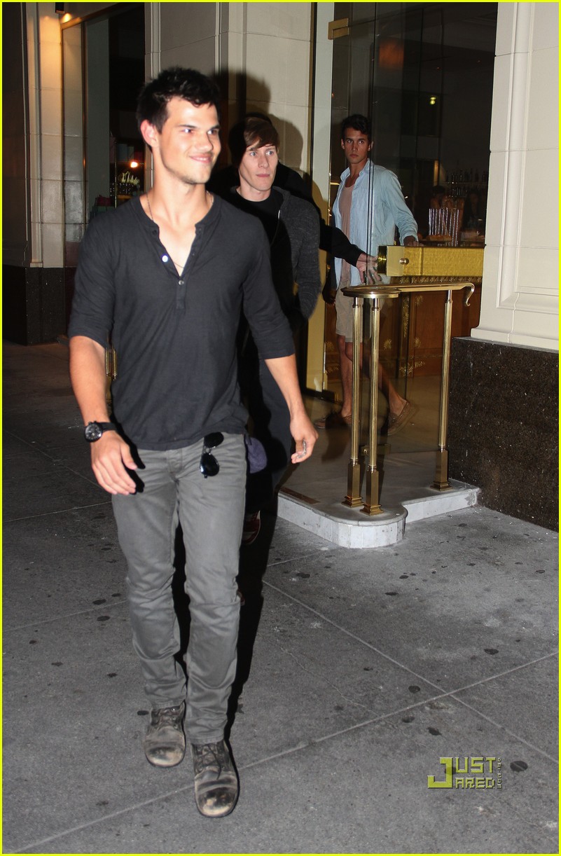 Taylor Lautner, Gus Van Sant & Dustin Lance Black: Downtown Dinner ...