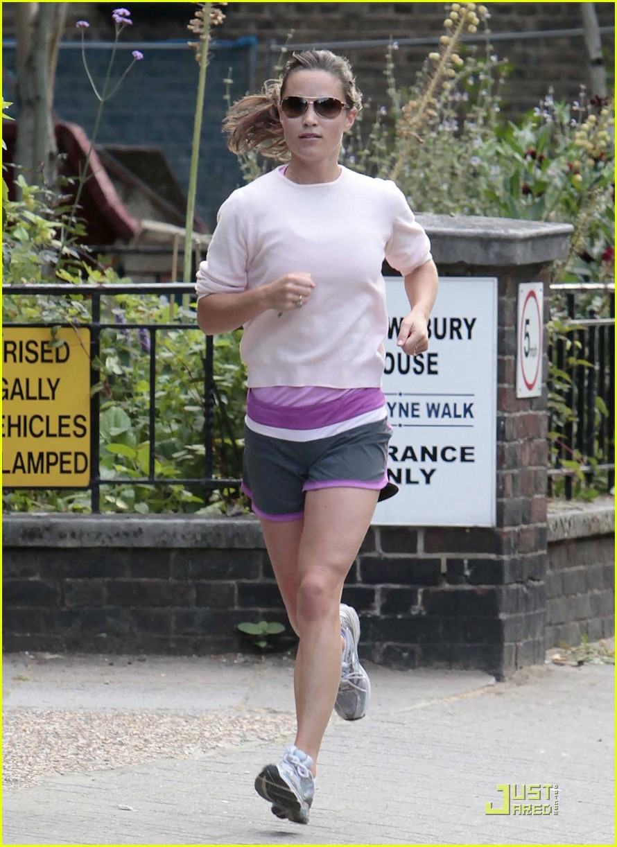 Pippa Middleton Makes A Run For It: Photo 2561255 | Pippa Middleton ...