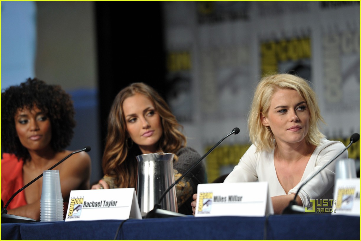 Minka Kelly: 'Charlie's Angels' Comic-Con Panel!: Photo 2563321 | Annie ...