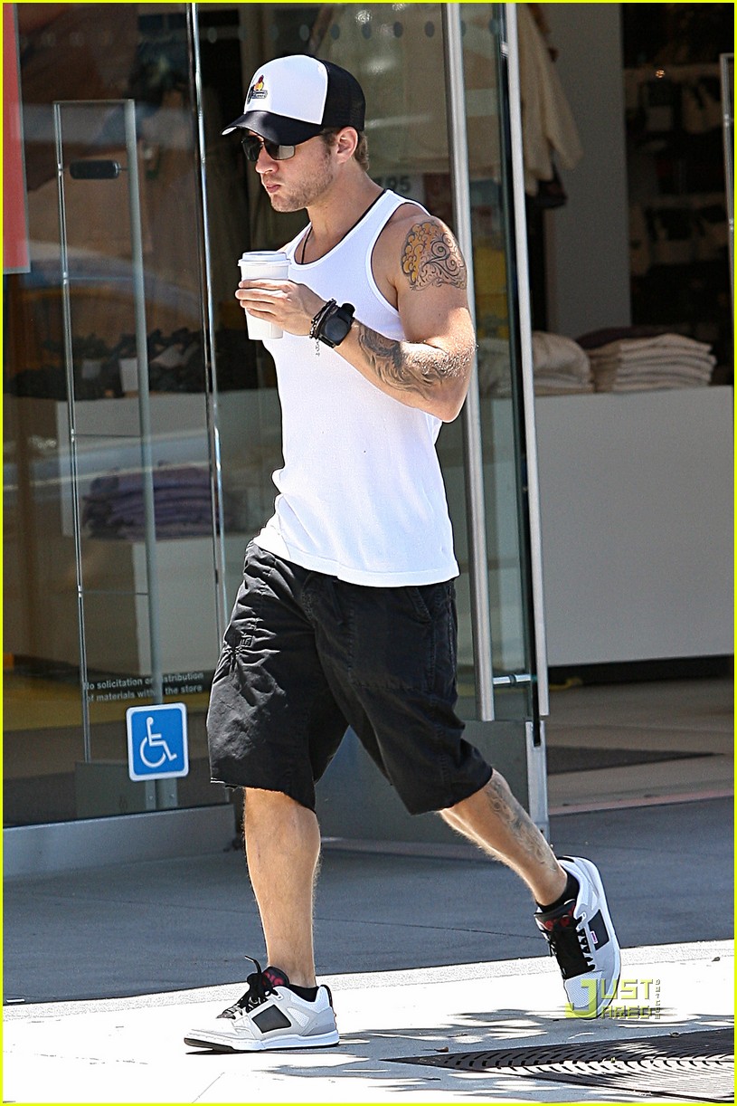 Ryan Phillippe: Coffee at Cafe Primo : Photo 2557544 | Ryan Phillippe ...