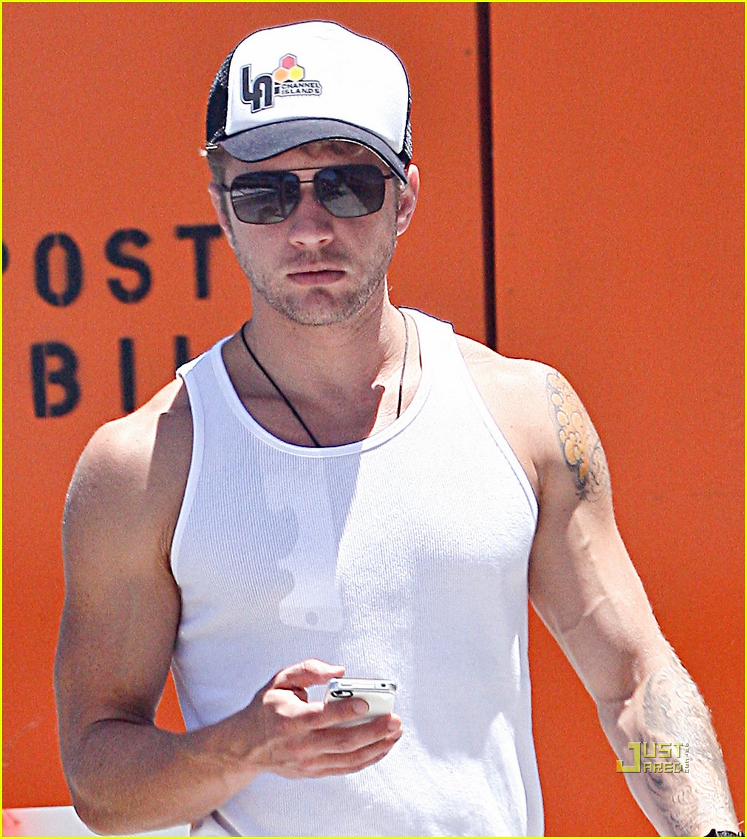 Ryan Phillippe: Coffee at Cafe Primo : Photo 2557547 | Ryan Phillippe ...