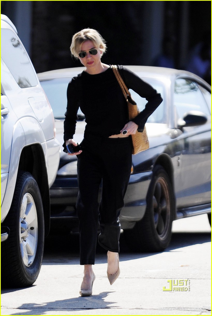 Renee Zellweger: Kate Somerville Visit: Photo 2563632 | Renee Zellweger ...