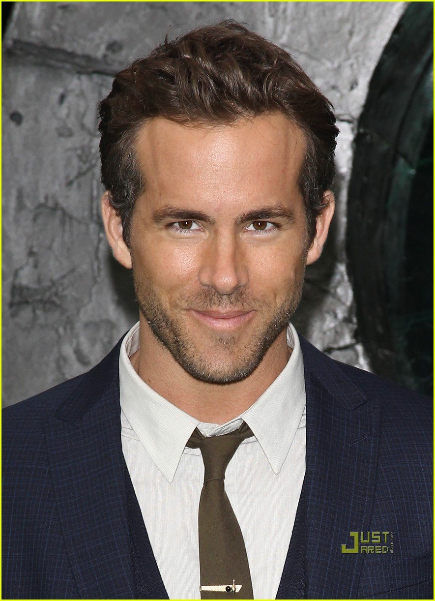 Photo: ryan reynolds green lantern berlin 14 | Photo 2564464 | Just Jared