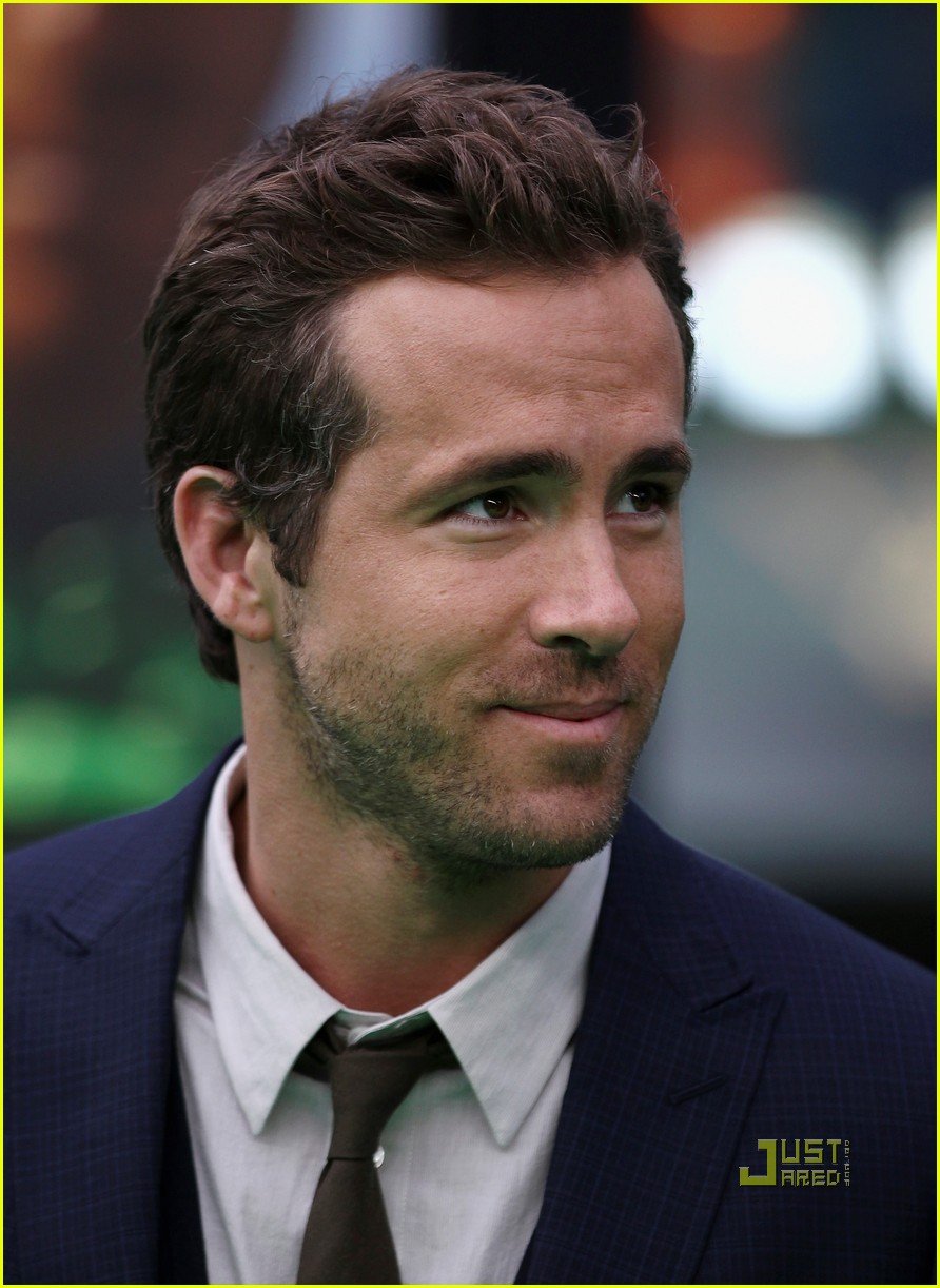 Ryan Reynolds: 'Green Lantern' Berlin Premiere!: Photo 2564219 | Peter ...