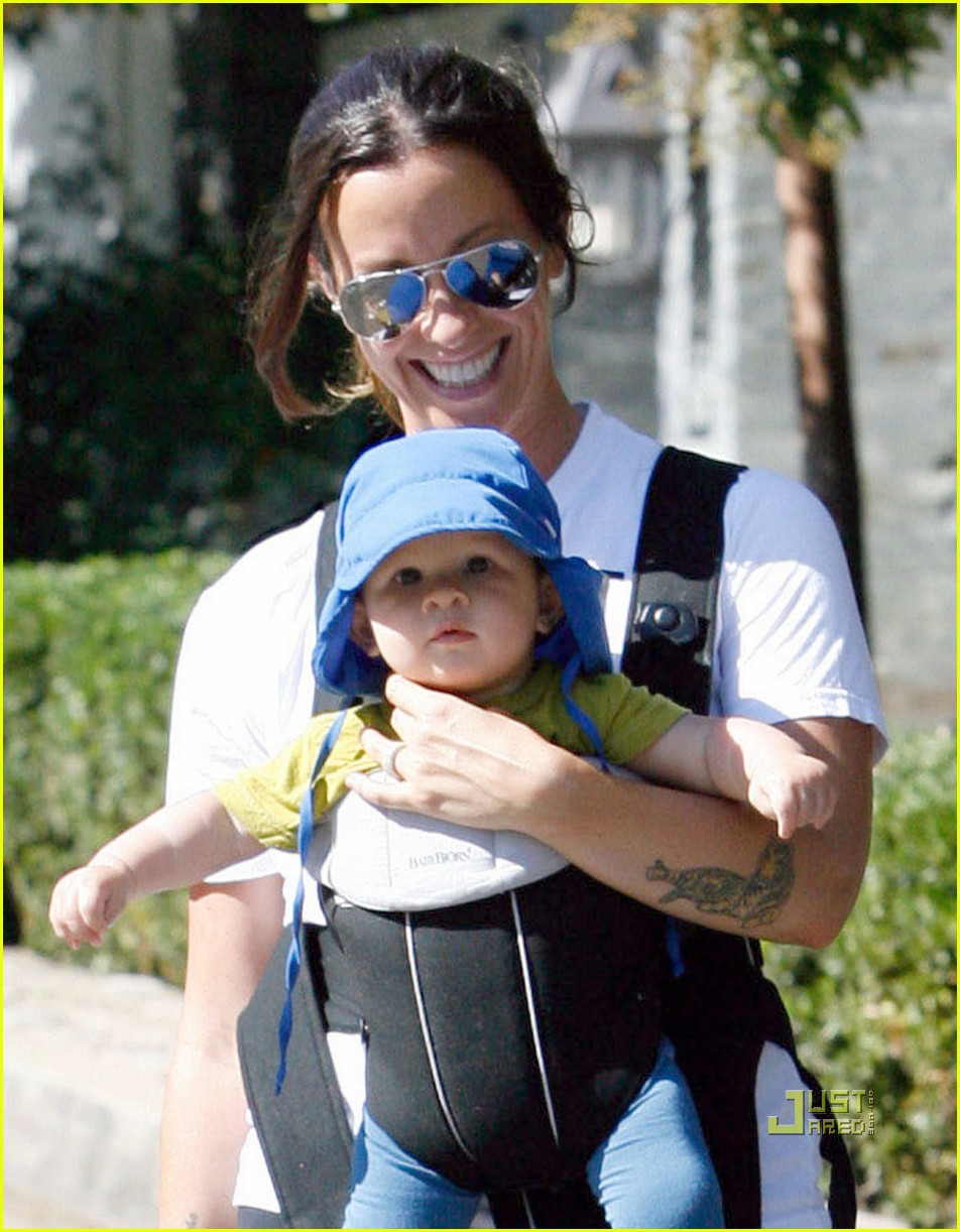 Alanis Morissette & Ever: Puppy Love: Photo 2572814 | Alanis Morissette ...