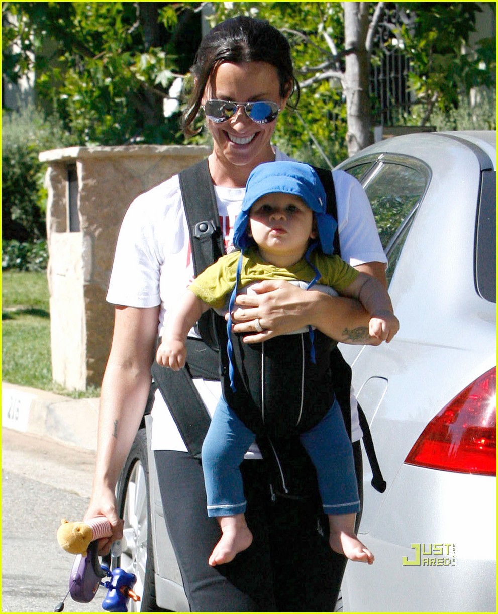 Alanis Morissette & Ever: Puppy Love: Photo 2572816 | Alanis Morissette ...