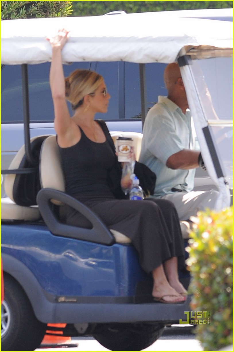 Jennifer Aniston: Studio Set Visit!: Photo 2574964 | Jennifer Aniston ...