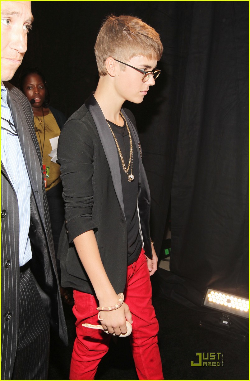 Justin Bieber - MTV VMAs 2011 Red Carpet: Photo 2574425 | 2011 MTV VMAs ...