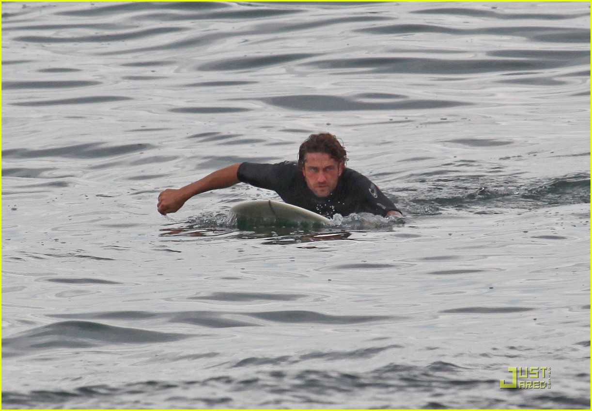 Gerard Butler: Surfing Lessons in Malibu!: Photo 2573615 | Gerard ...