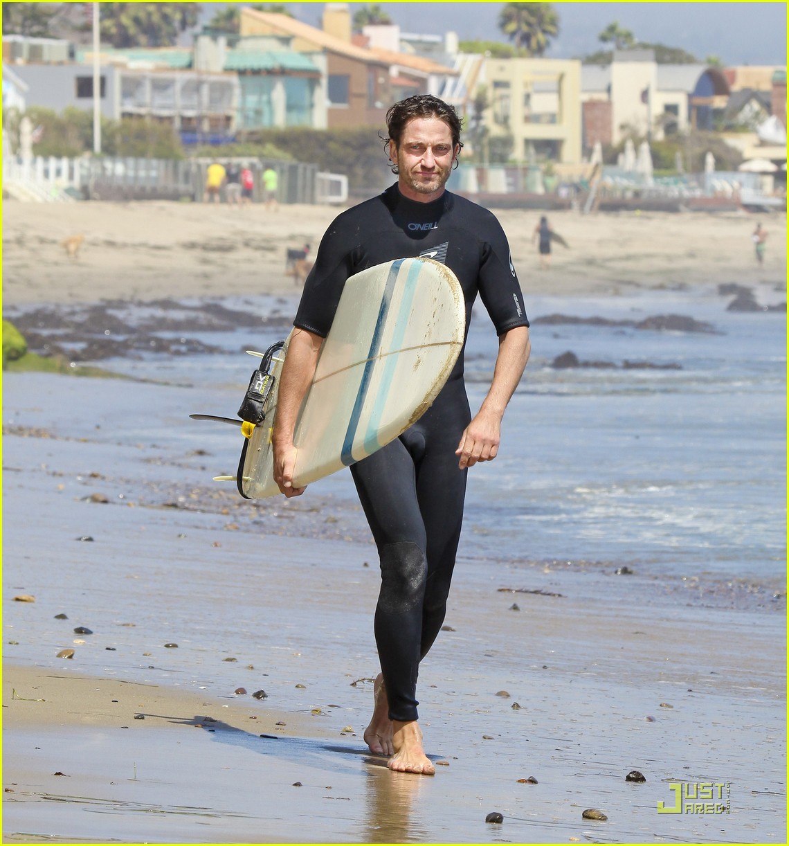 Gerard Butler: Morning Coffee & Afternoon Surfing!: Photo 2570151 ...