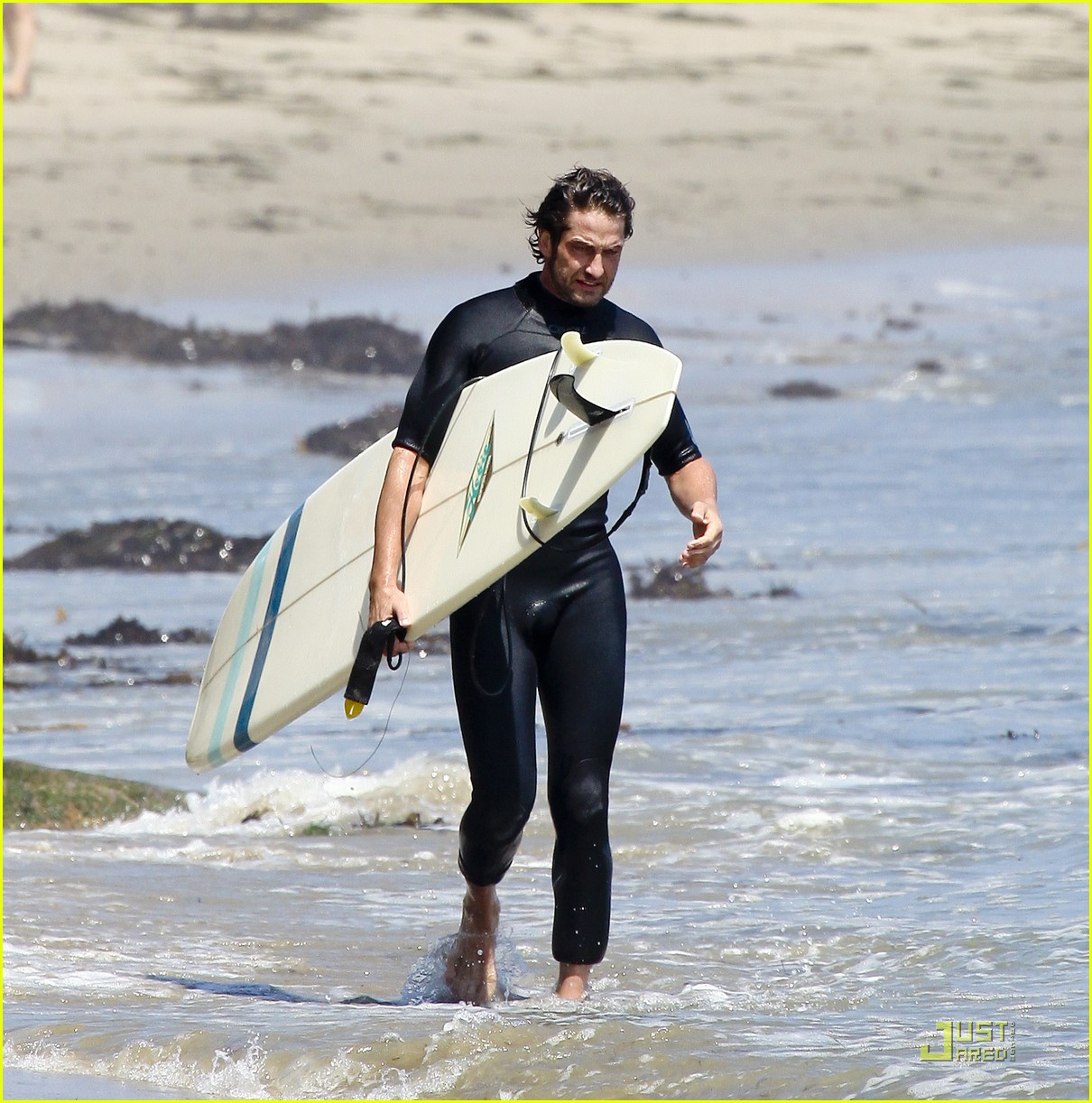 Gerard Butler: Morning Coffee & Afternoon Surfing!: Photo 2570158 ...