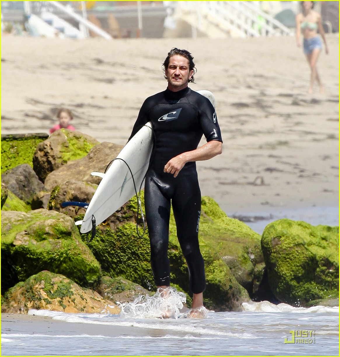 Gerard Butler: Morning Coffee & Afternoon Surfing!: Photo 2570164 ...