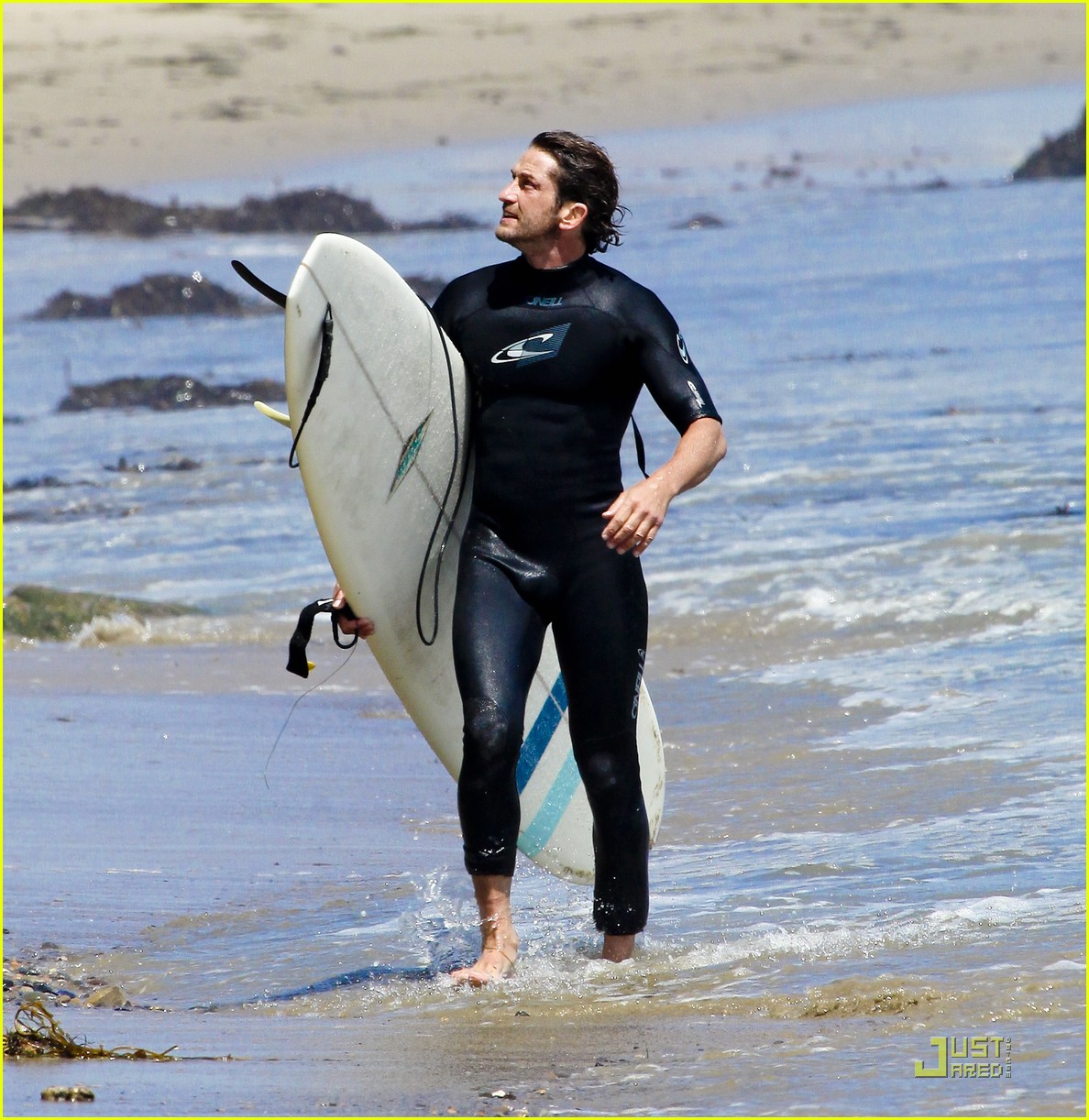Gerard Butler: Morning Coffee & Afternoon Surfing!: Photo 2570169 ...