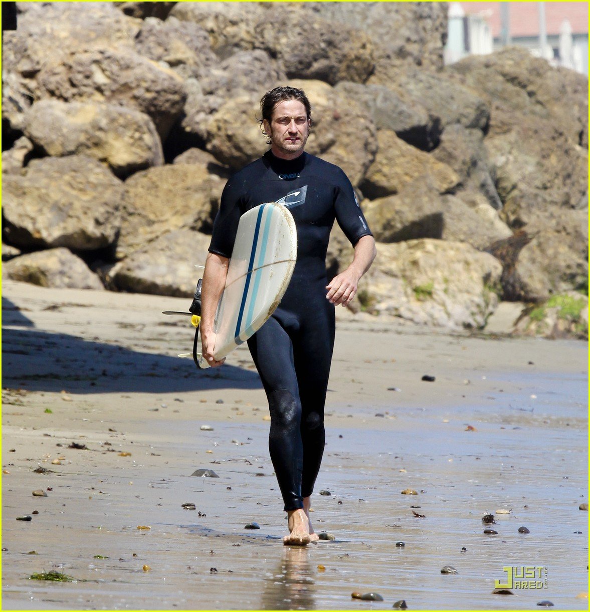 Gerard Butler: Morning Coffee & Afternoon Surfing!: Photo 2570173 ...