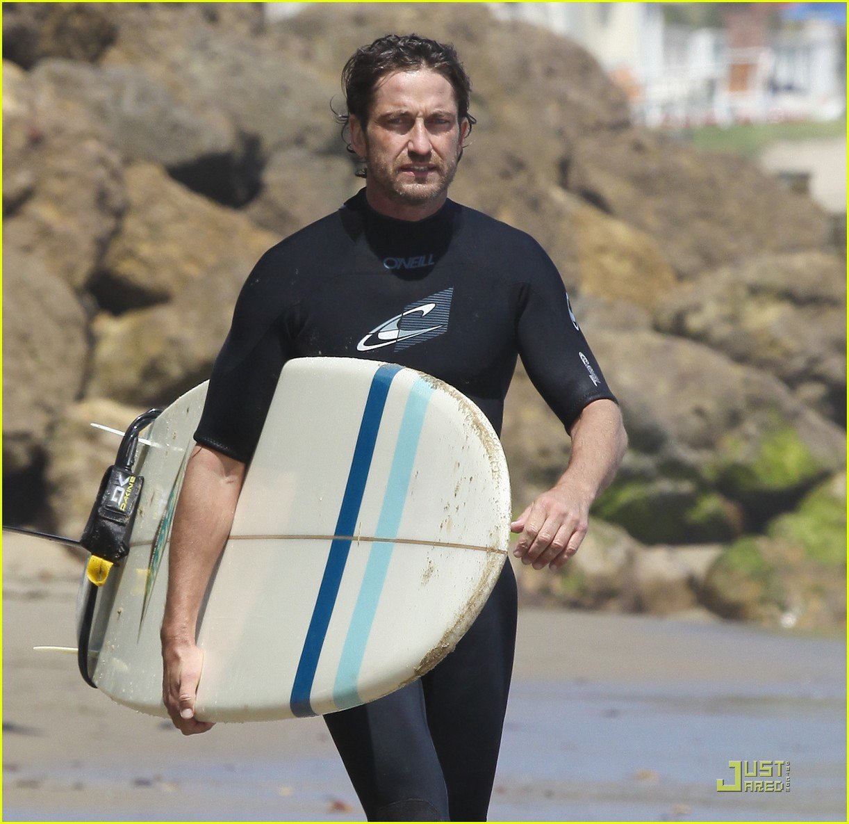 Gerard Butler: Morning Coffee & Afternoon Surfing!: Photo 2570175 ...