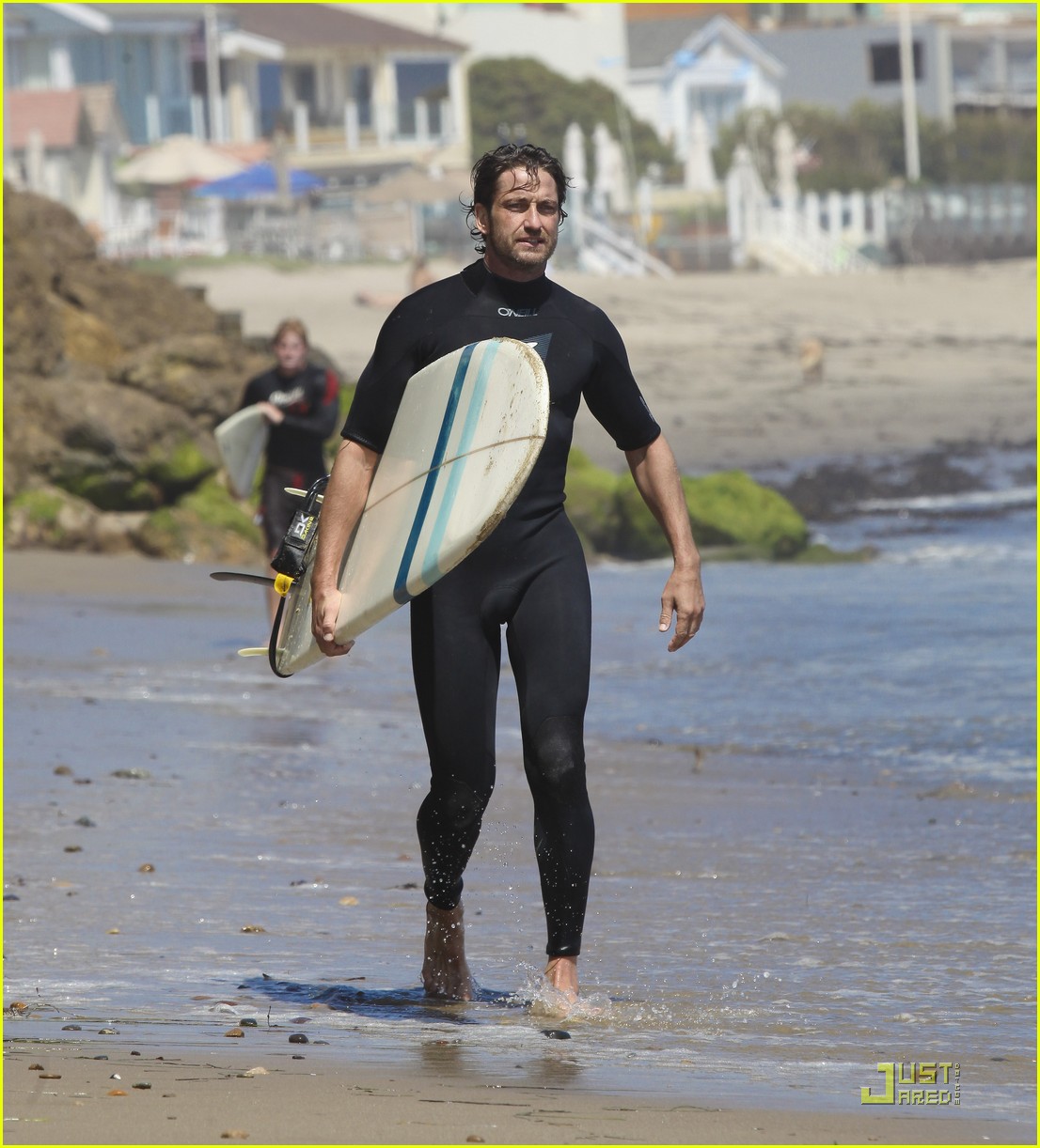 Gerard Butler: Morning Coffee & Afternoon Surfing!: Photo 2570176 ...