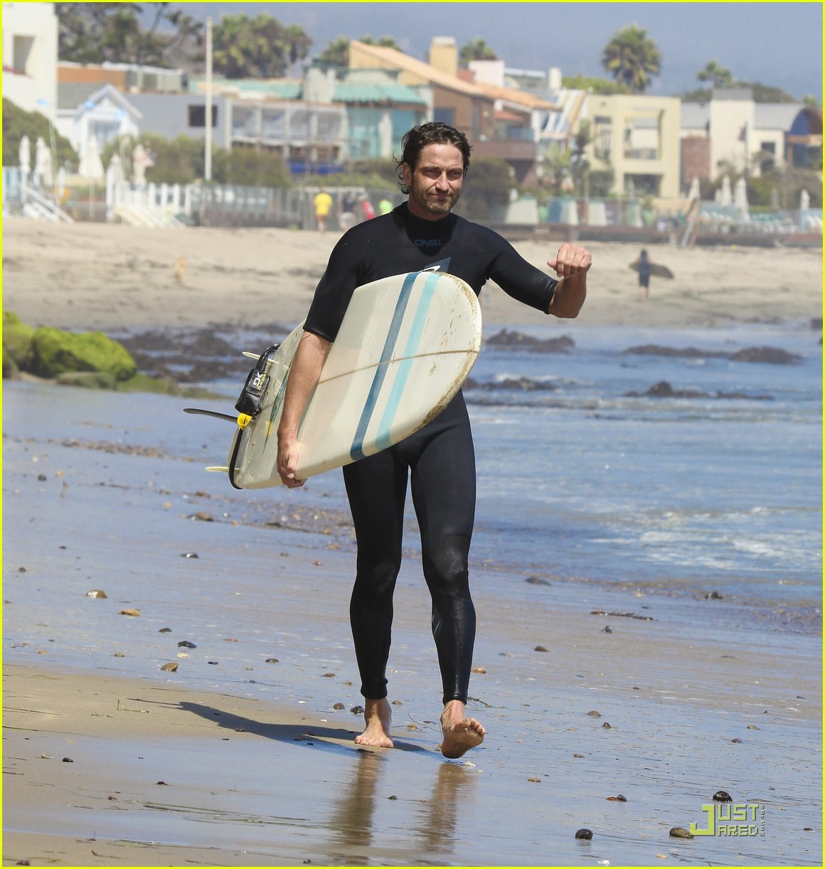 Gerard Butler: Morning Coffee & Afternoon Surfing!: Photo 2570180 ...