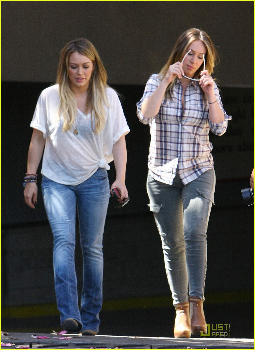 Hilary & Haylie Duff Help the Homeless!: Photo 2574098 | Haylie Duff ...
