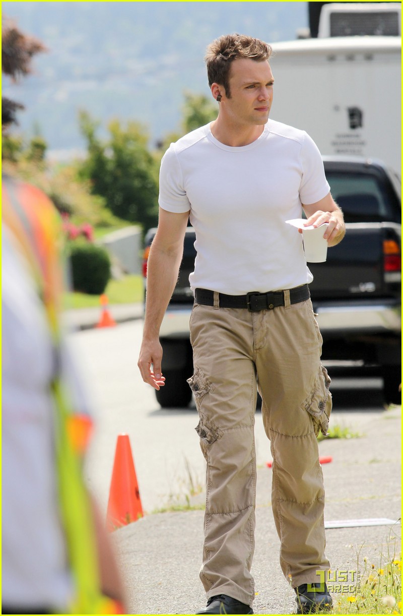 Seth Gabel: 'Fringe' Set with Son Theo!: Photo 2567189 | Bryce Dallas ...