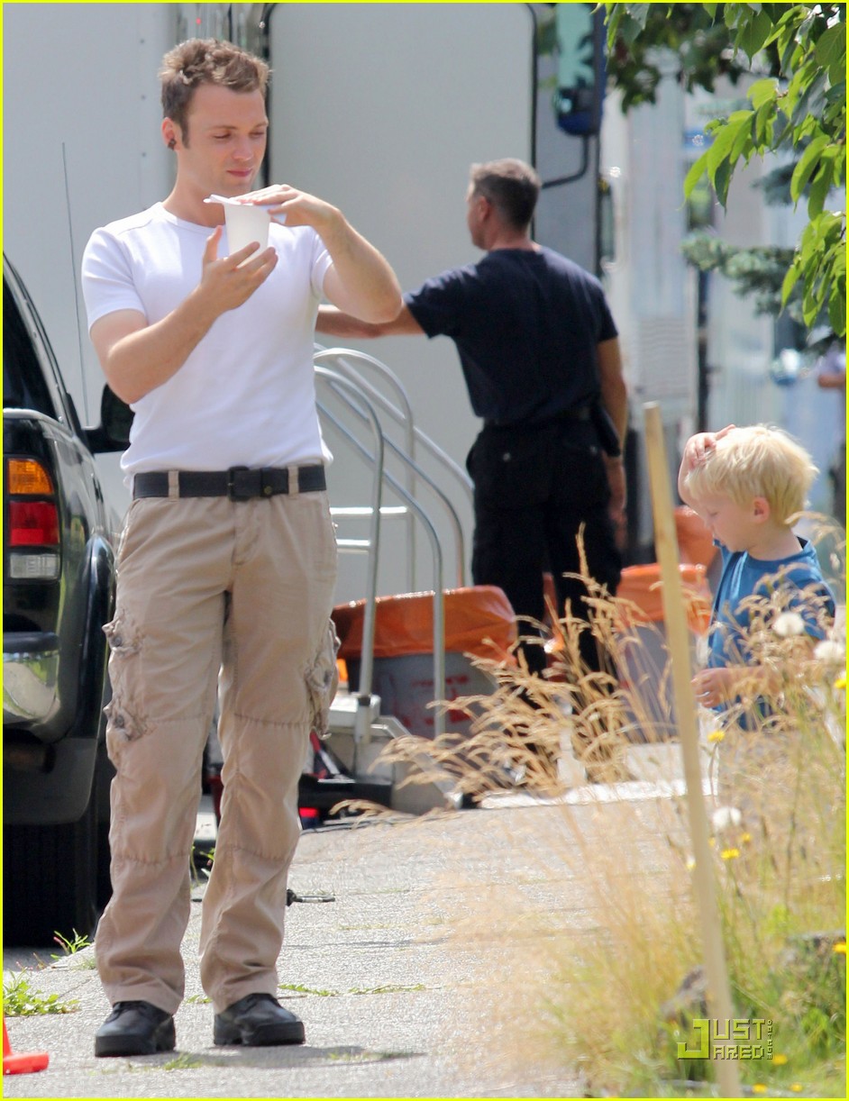 Seth Gabel: 'Fringe' Set with Son Theo!: Photo 2567193 | Bryce Dallas ...